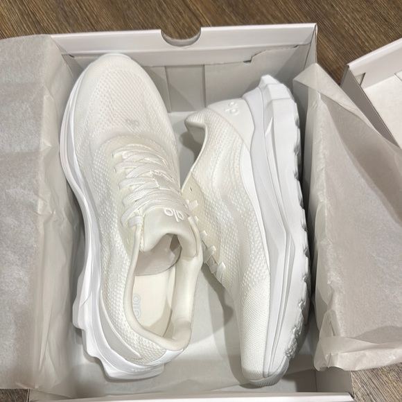 ALO Yoga | Shoes | Alo Runner Shoe | Poshmark
